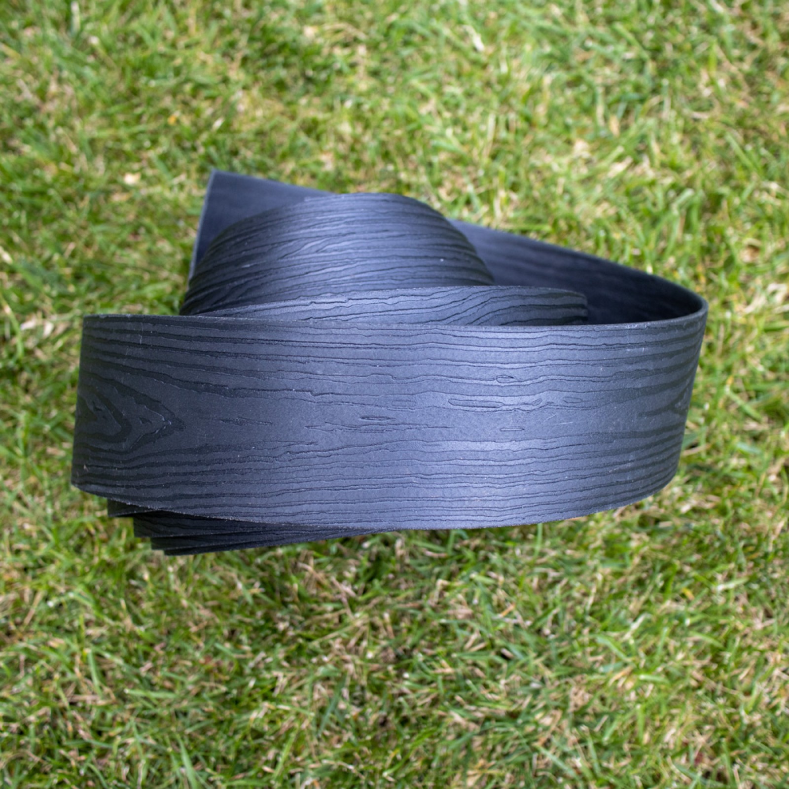 Bandă separatoare de gazon cu efect de lemn 10m x 7,8cm x 2,8mm, negru