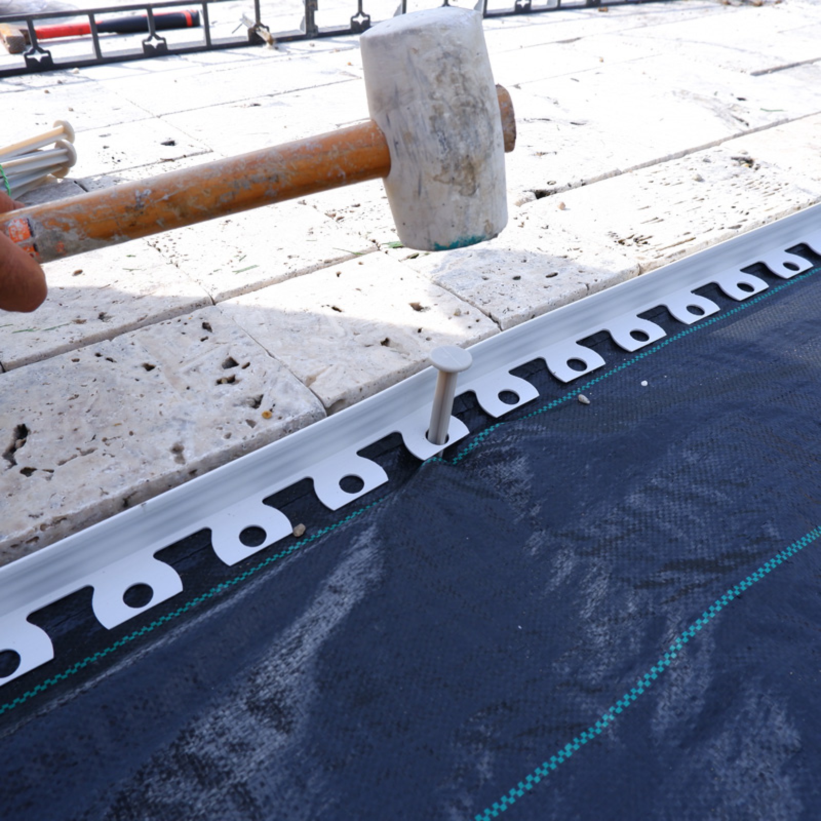 Separator gazon, bandă separatoare de gazon 10m x 4 cm, gri deschis-alb